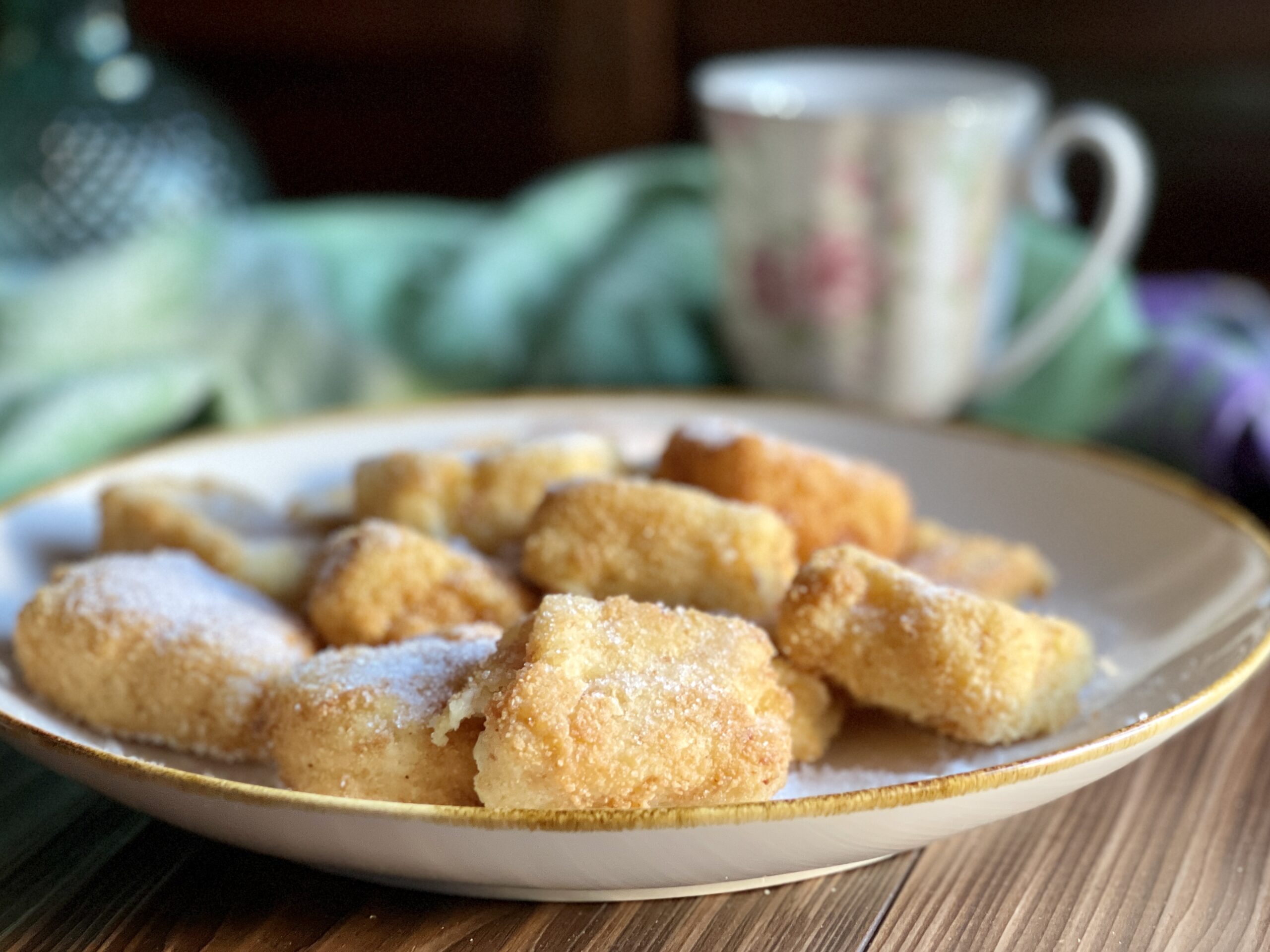 Sweet milk fritters is a traditional Genoese recipe.