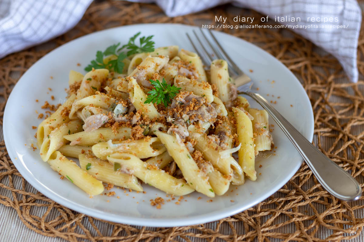 Pasta with tuna and crumbled taralli (Pasta con tonno e taralli ...